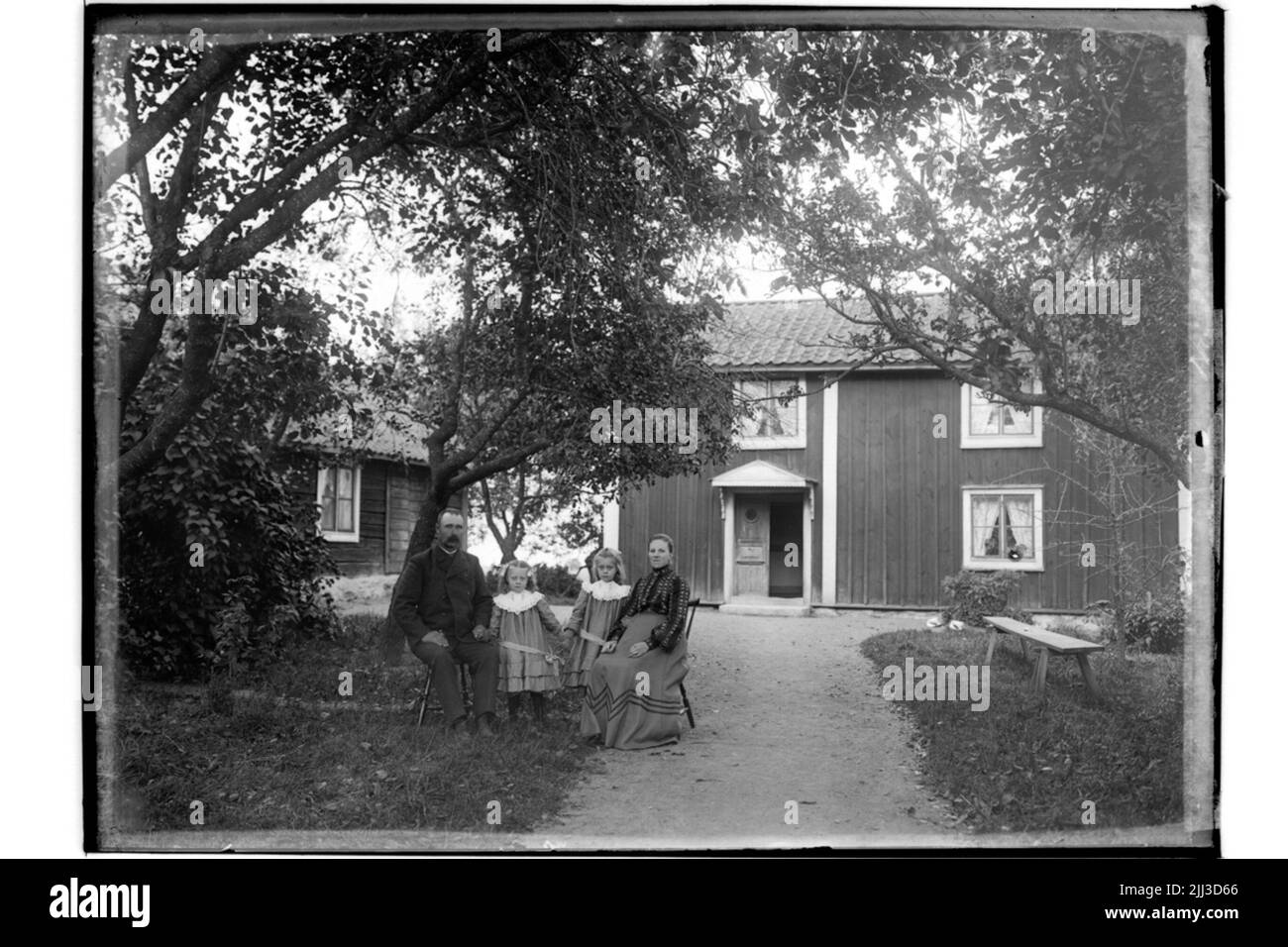 Two -storey single cottage "Närkesstugan", outbuilding. Family group 4 ...