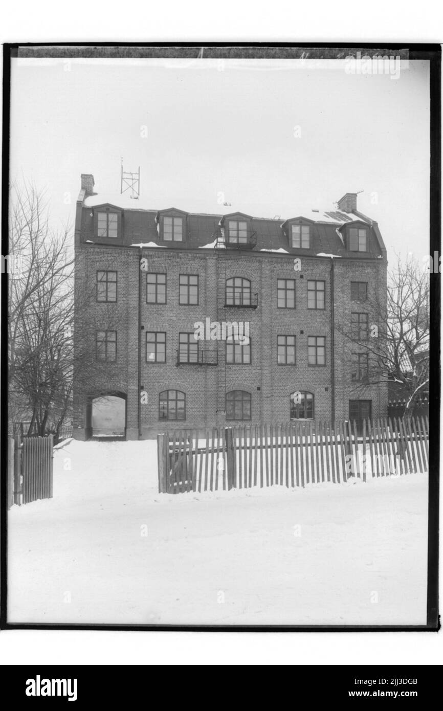 Three storey brick building hi-res stock photography and images - Alamy