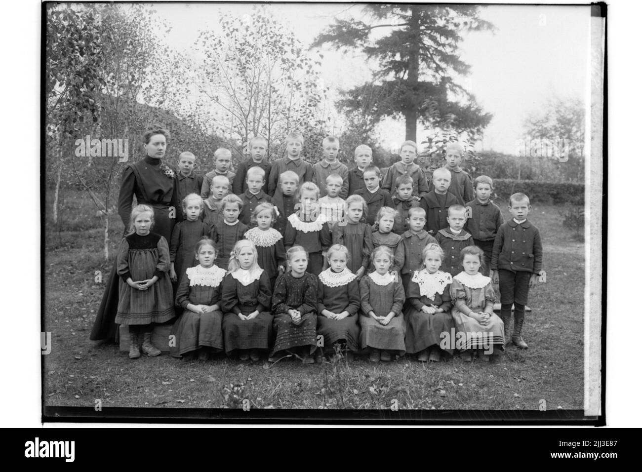 Fiskeing School, 33 school children with teachers.Thora Pettersson ...