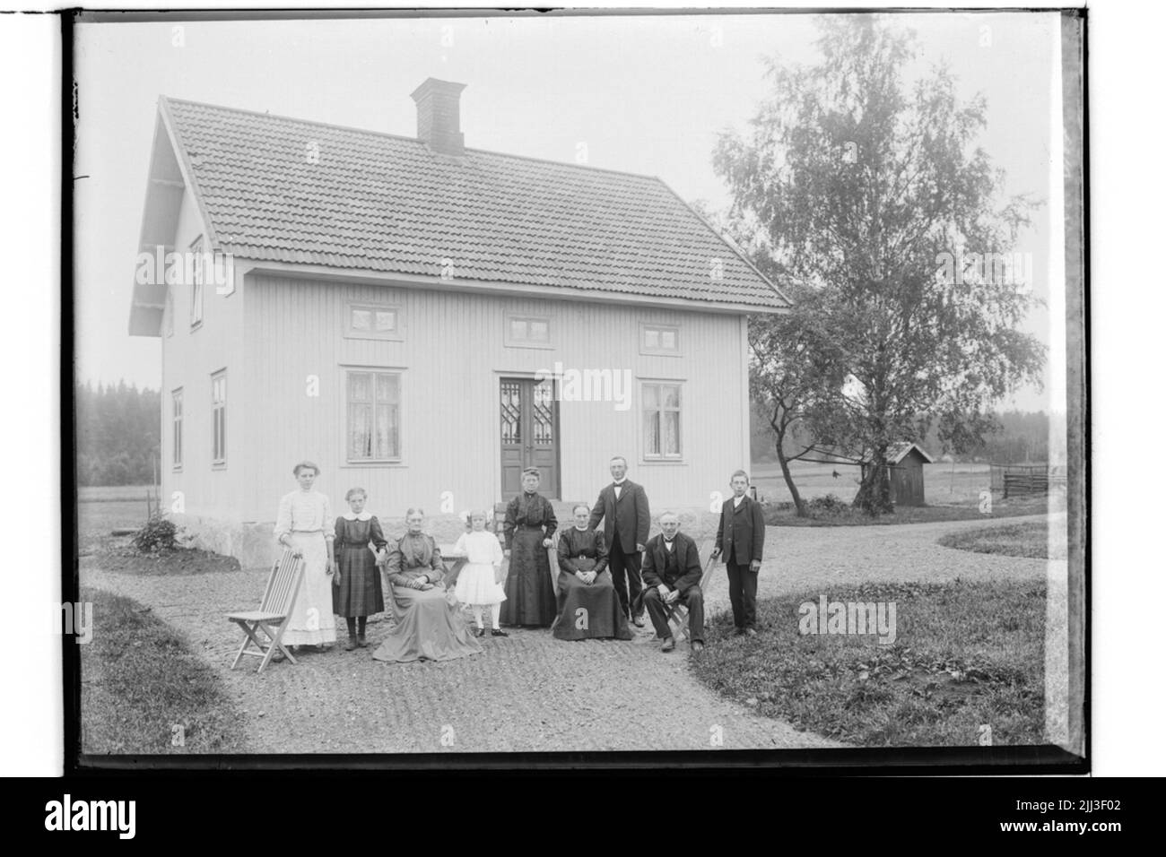 One and a half -storey residential buildings, nine people in front of ...