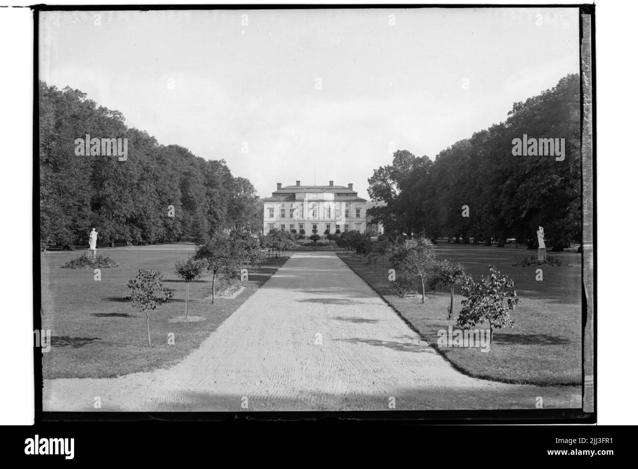 Steninge Castle with Parken.tvåstings Castle Building. Back Stock Photo ...