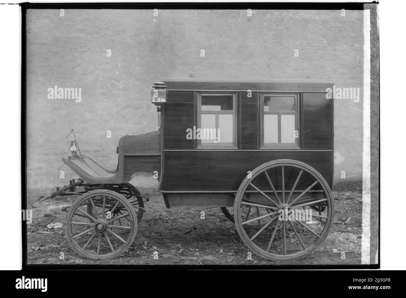 Örebro new wagon factory, covered four -wheeled wagon. Carriage ...