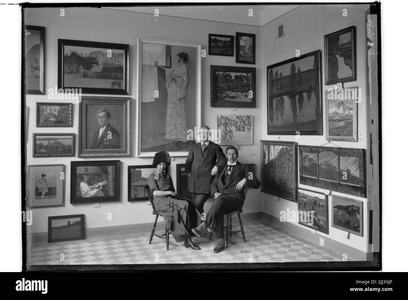 Art Hall, Interior, 3 people. Artist Axel Linus Stock Photo - Alamy