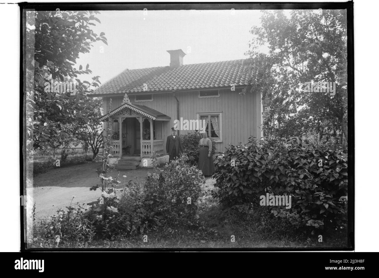 One and a half -level single cabin with porch in carpentry joy. Edlund ...