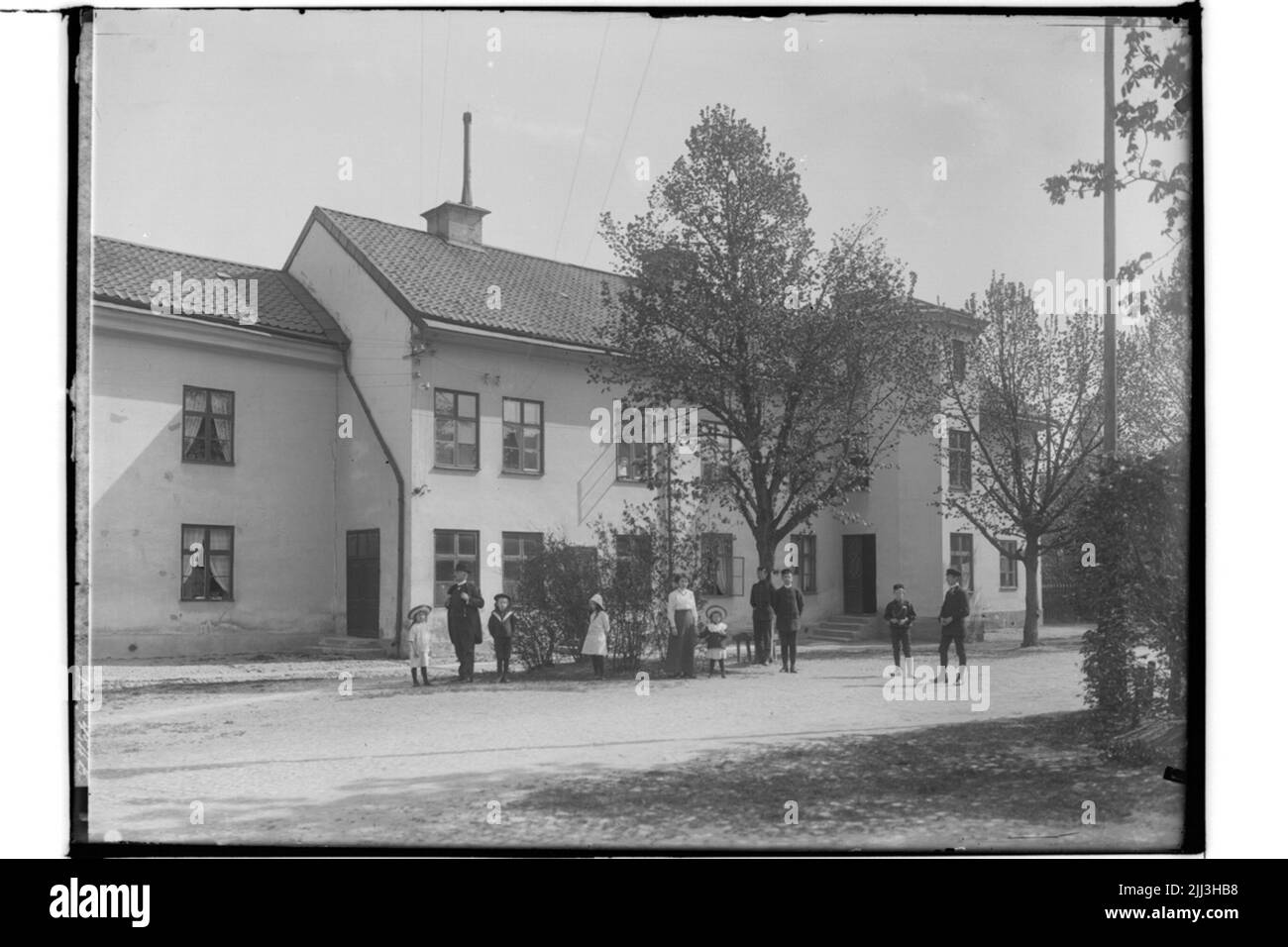 Two -storey residential building with stairwells.gård interior, 10 ...