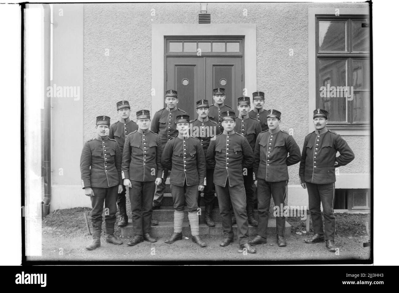 Regiment, Royal Svea Trängkår.12 Soldiers in front of the building.1024 ...