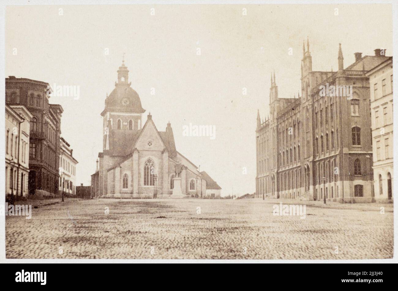 Stortorget with the Nikolaik Church and City Hall and Engelbrekt statue ...