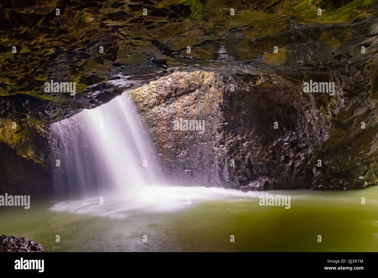 Natural Bridge in Springbrook National Park with waterfall Stock Photo ...