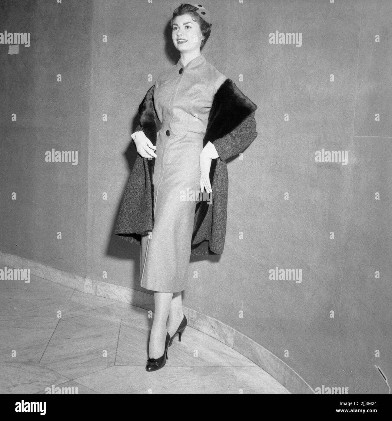 Male and female models fashion show hi-res stock photography and images ...