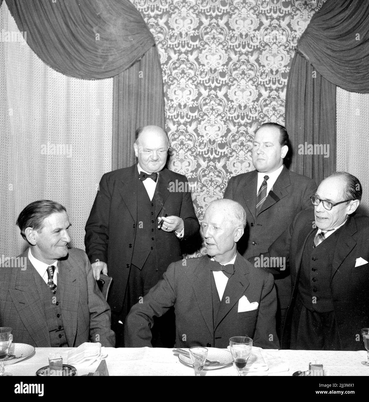 Meeting board directors Black and White Stock Photos & Images - Alamy