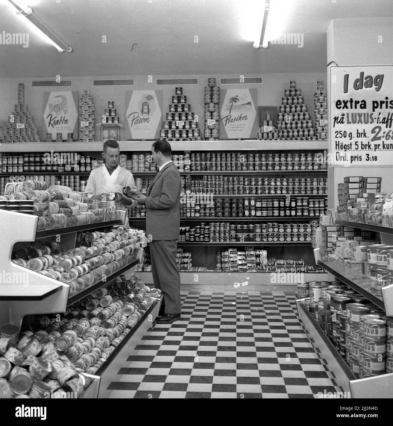 July 1958 Black and White Stock Photos & Images - Alamy
