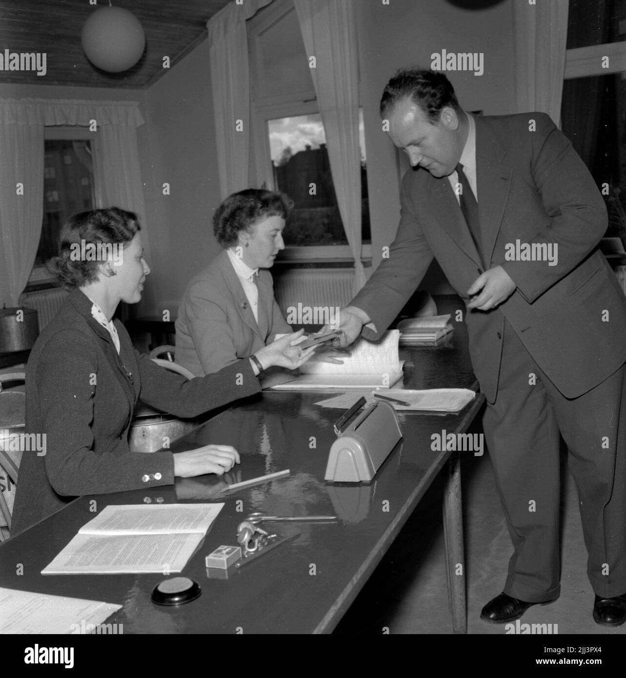 Election Day.17 September 1955 Stock Photo - Alamy