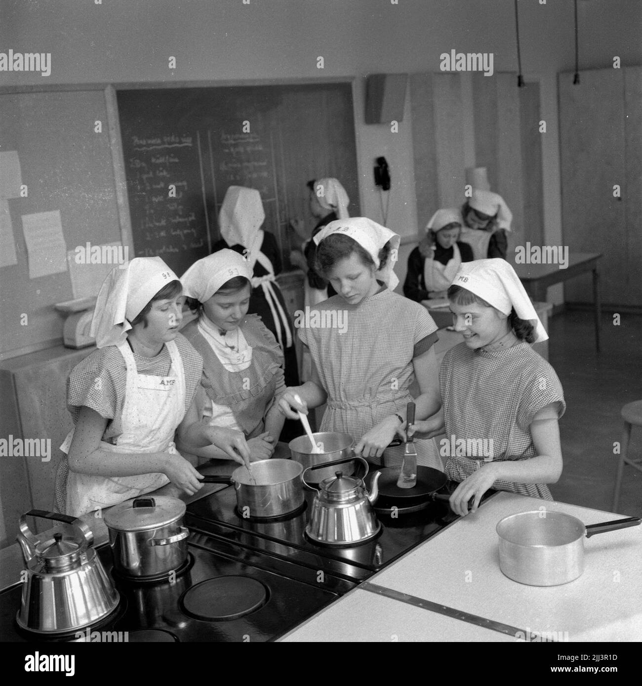 15 april 1954 hi-res stock photography and images - Alamy