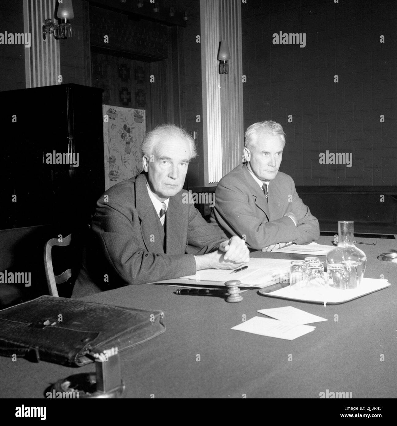 Exterior large building Black and White Stock Photos & Images - Alamy