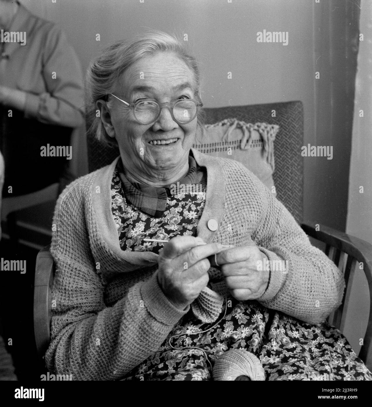 Old age people homes exterior hi-res stock photography and images - Alamy