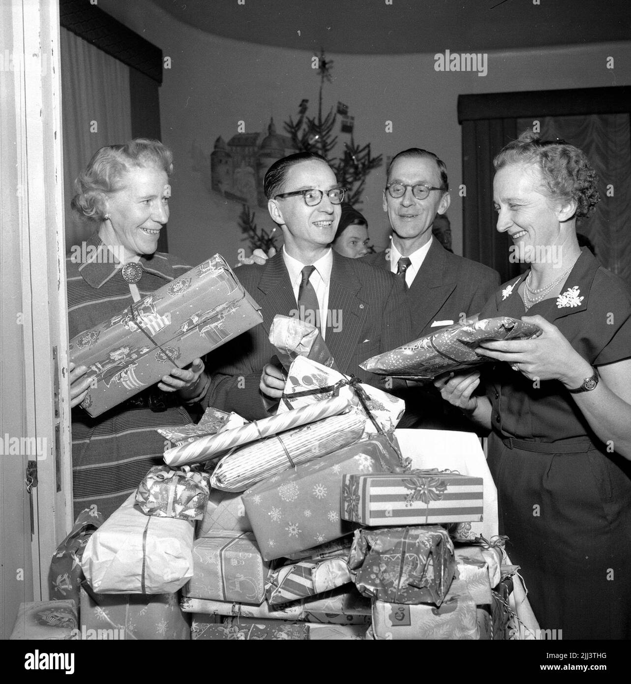 December 1956 Black and White Stock Photos & Images - Alamy