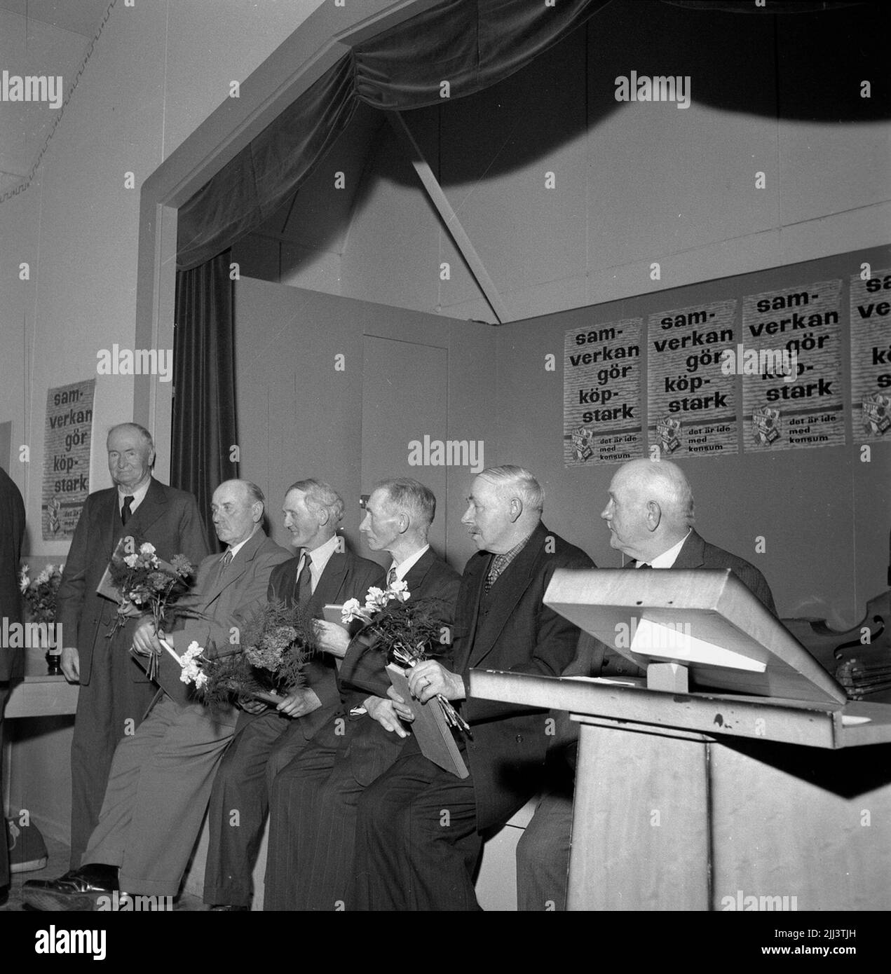 Consumption asker 50 years. December 1956 Stock Photo - Alamy