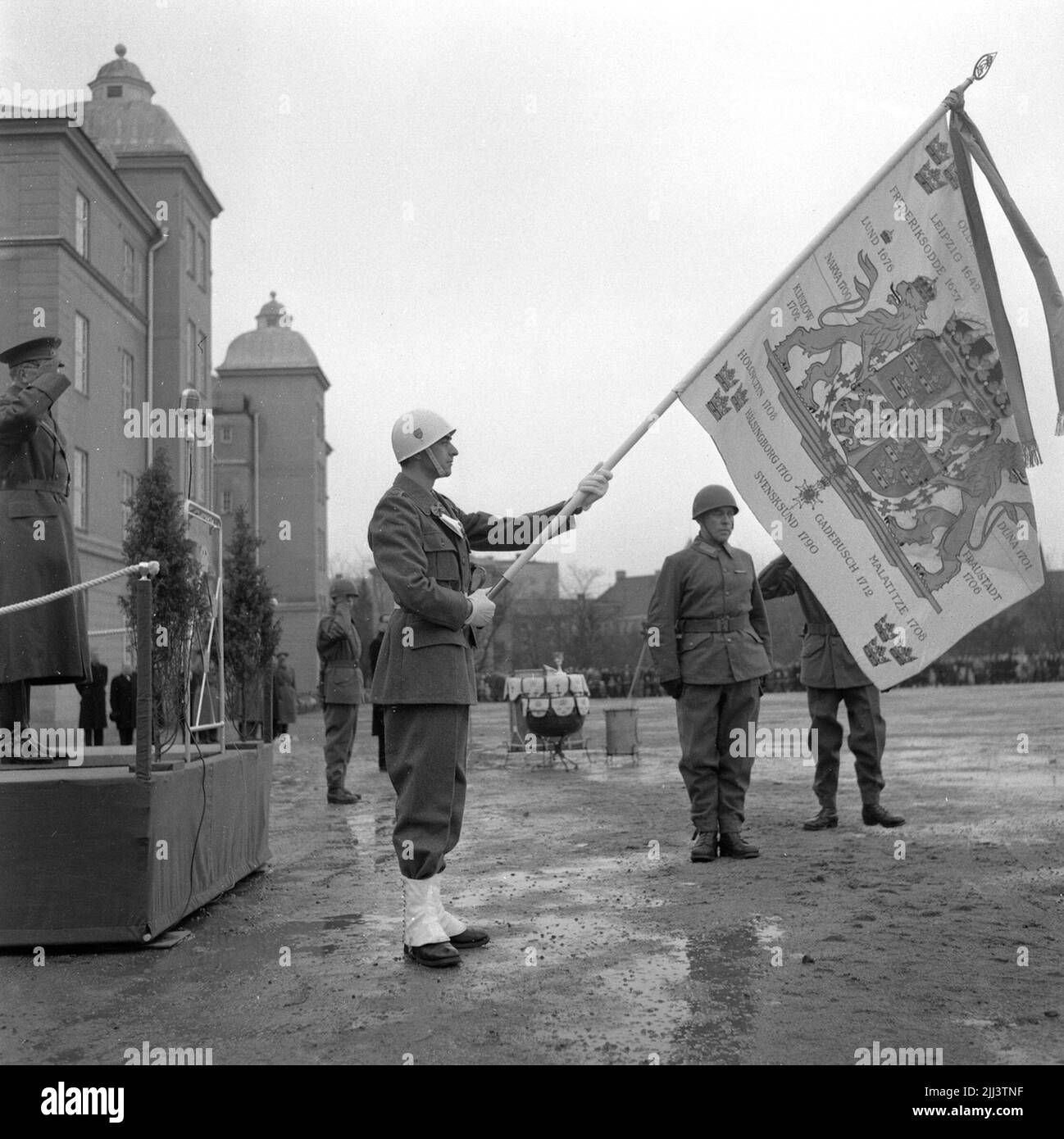 1956 royal visit hi-res stock photography and images - Alamy