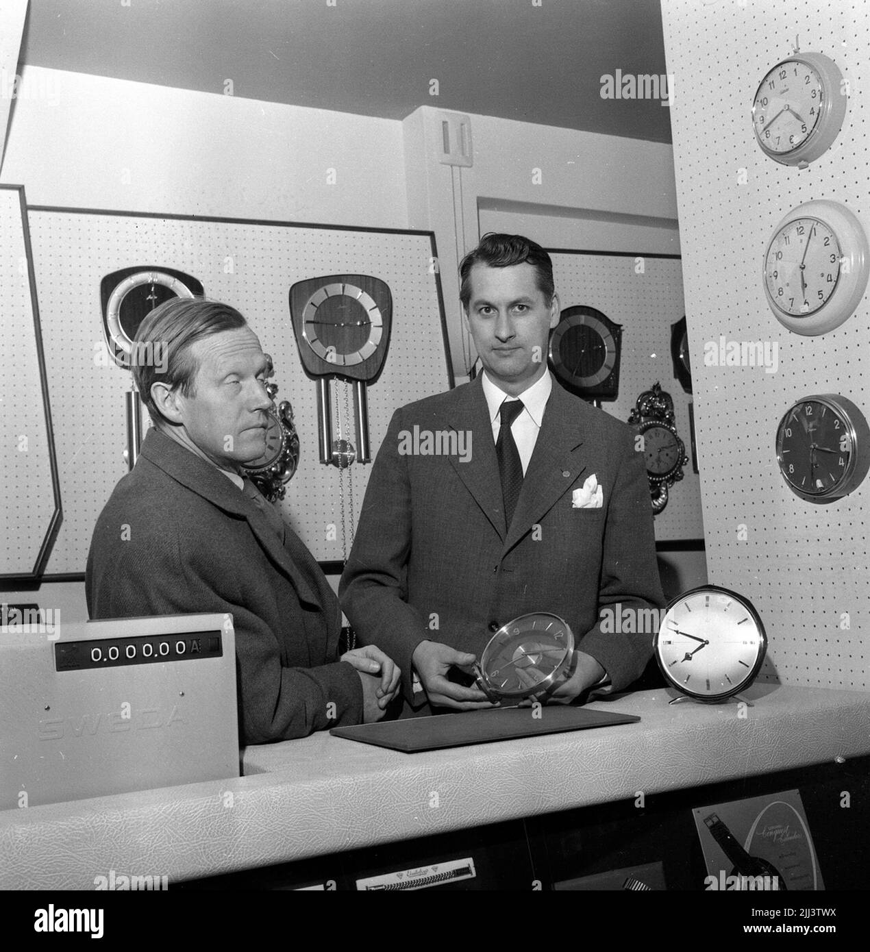 December 16, 1957 hi-res stock photography and images - Alamy