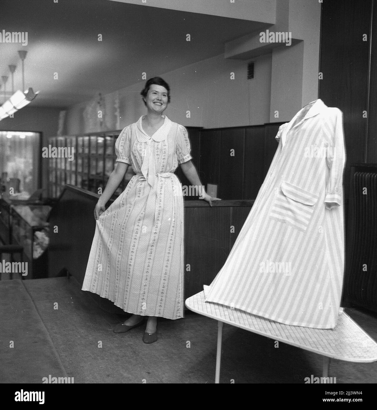 1958 dress model fashion hi-res stock photography and images - Alamy