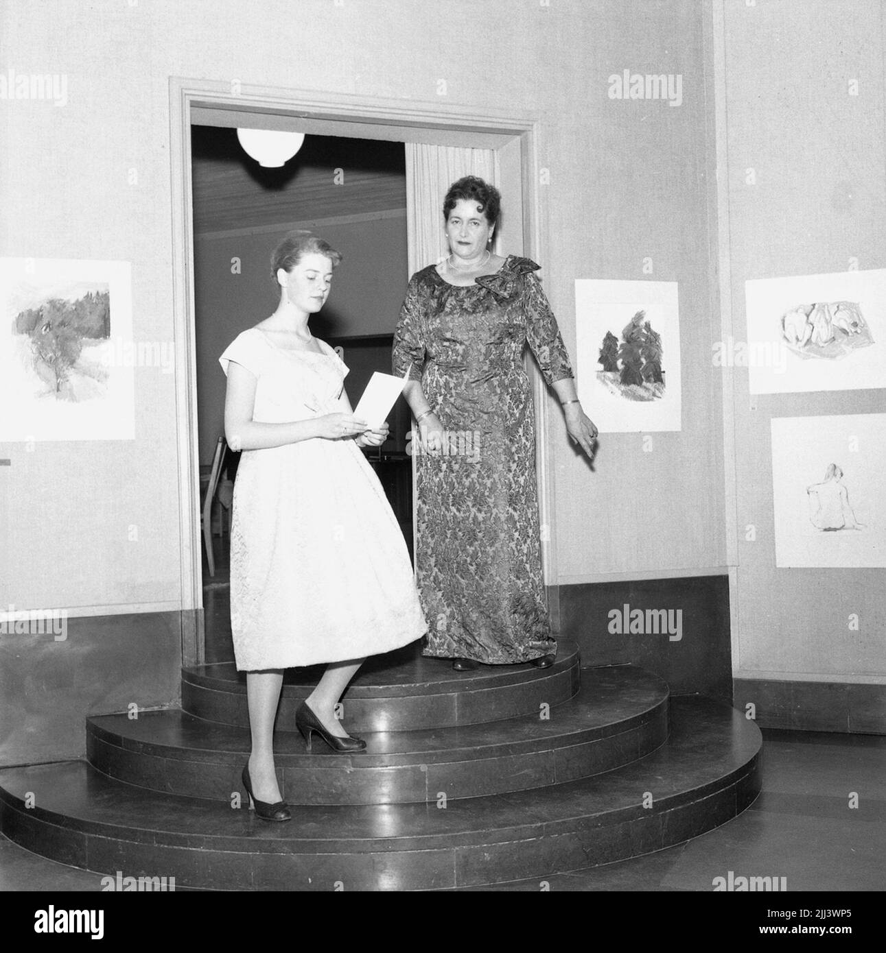 Clothing fashion 1958 Black and White Stock Photos & Images - Alamy