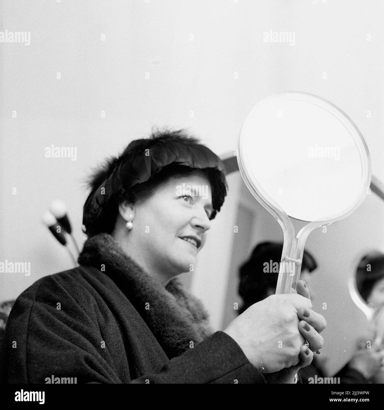 Clothing fashion 1958 Black and White Stock Photos & Images - Alamy