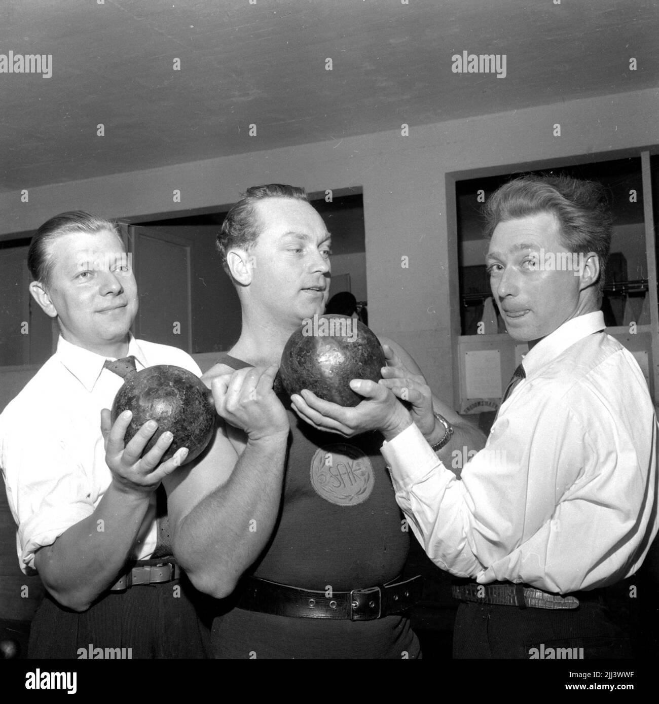 Olympic weightlifting competition Black and White Stock Photos & Images ...