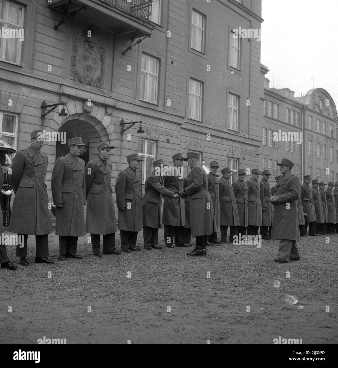 Pictures of soldiers Black and White Stock Photos & Images - Alamy