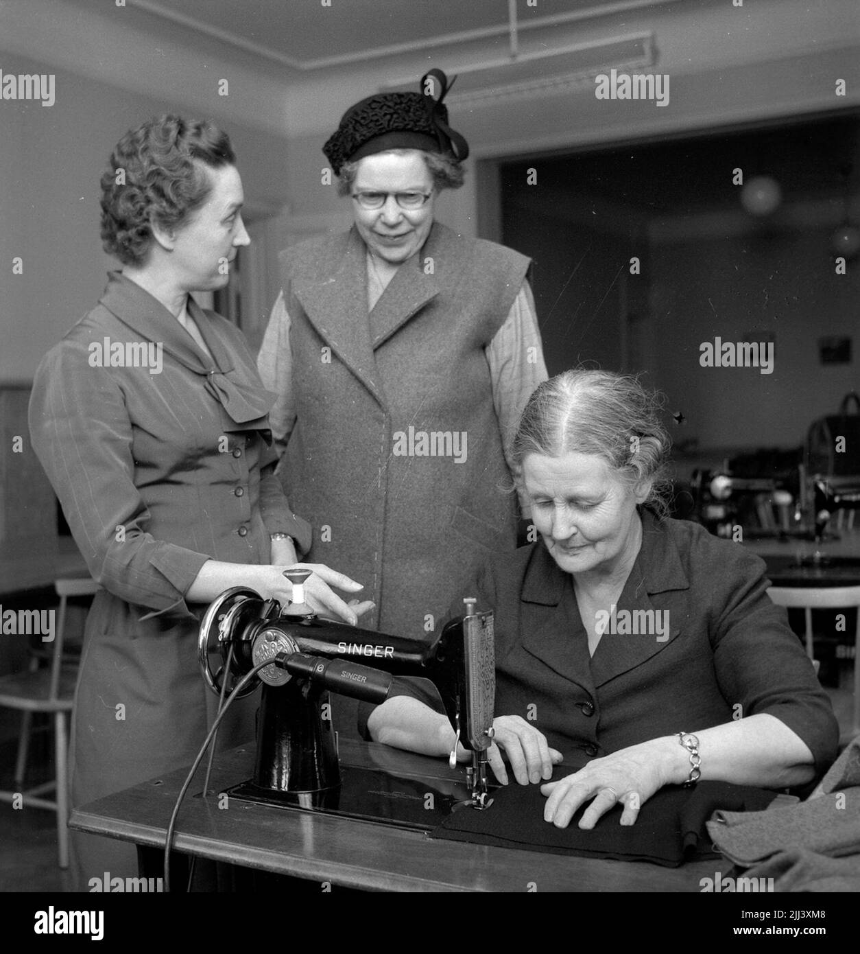 Sewing machine setup hi-res stock photography and images - Alamy