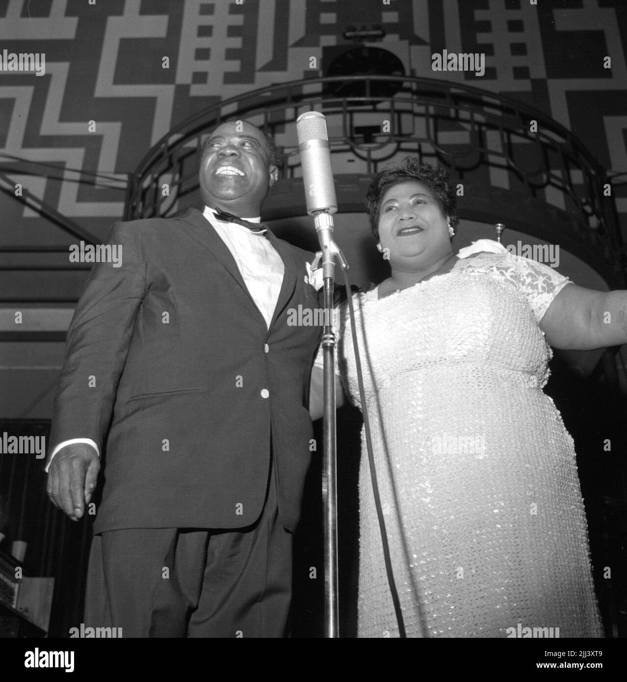 Louis armstrong 1959 hi-res stock photography and images - Alamy