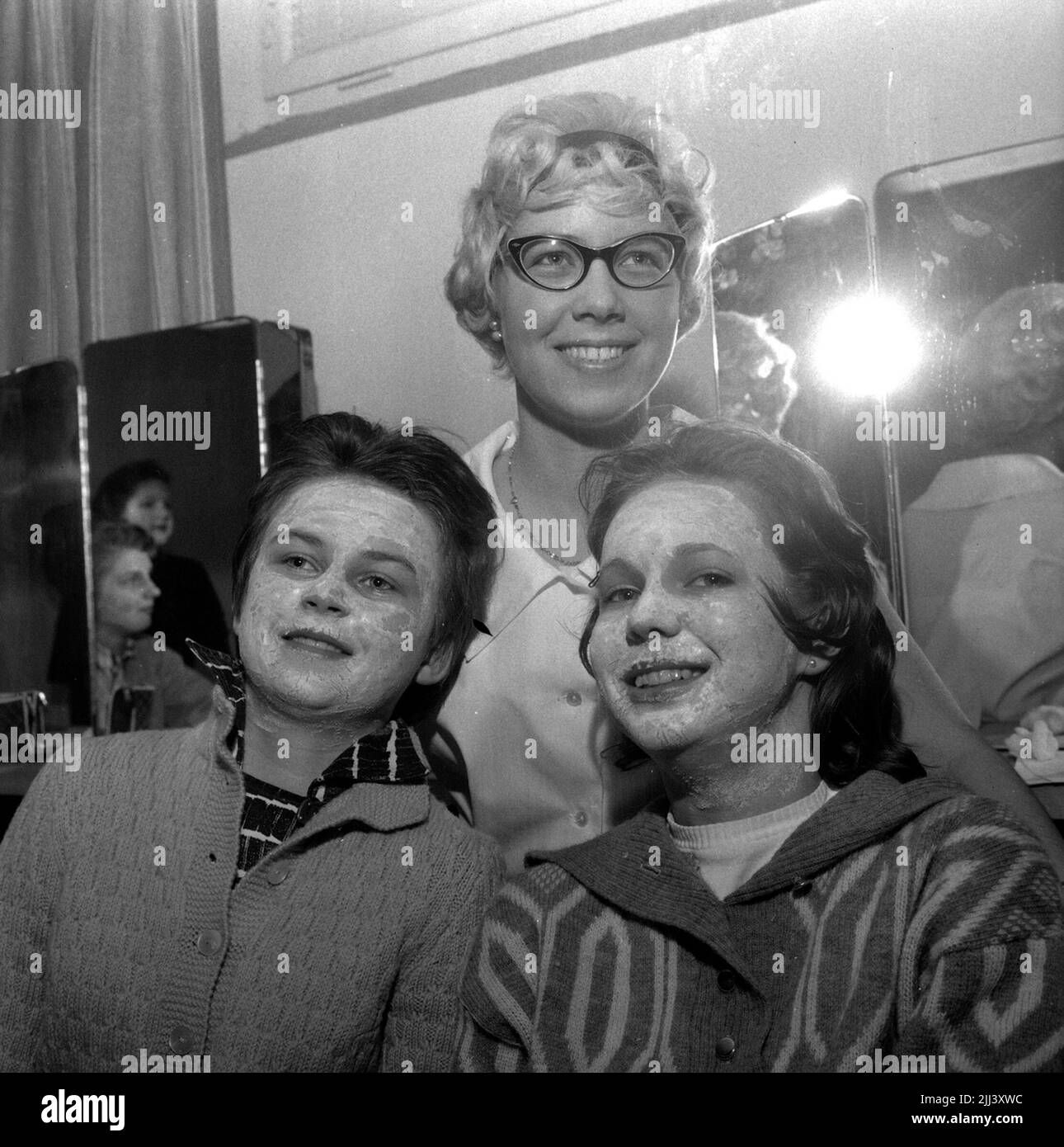 Makeup history hi-res stock photography and images - Alamy