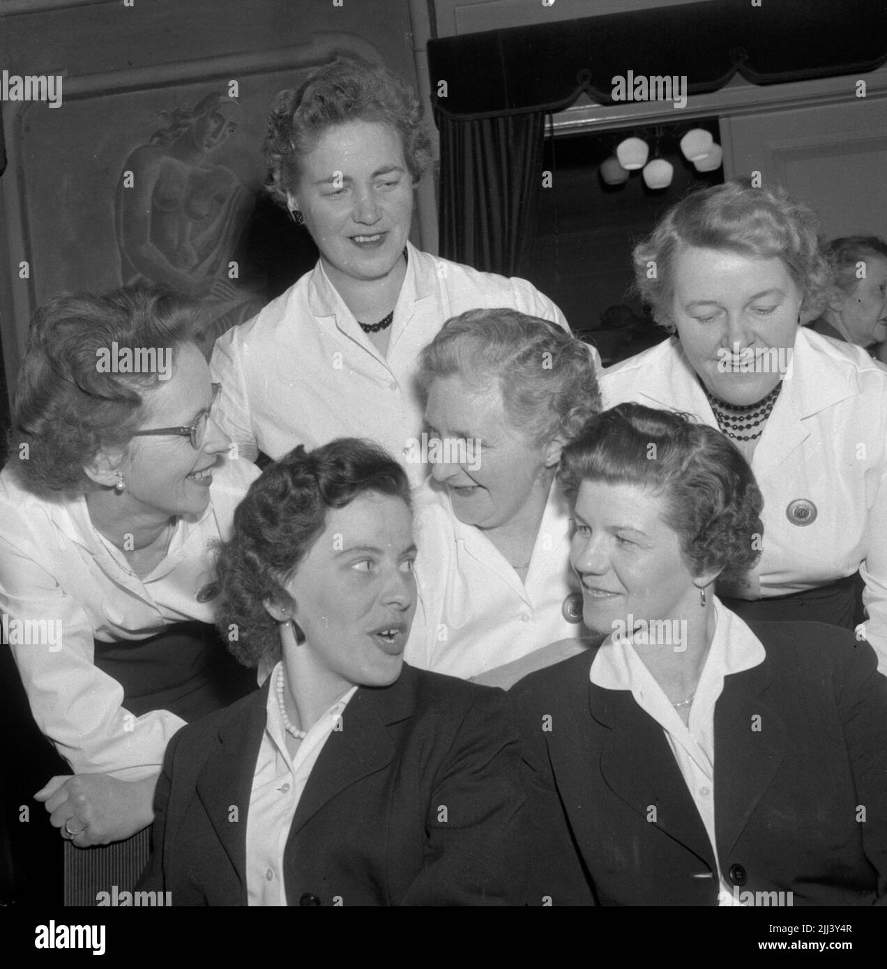1950s women with record hi-res stock photography and images - Alamy