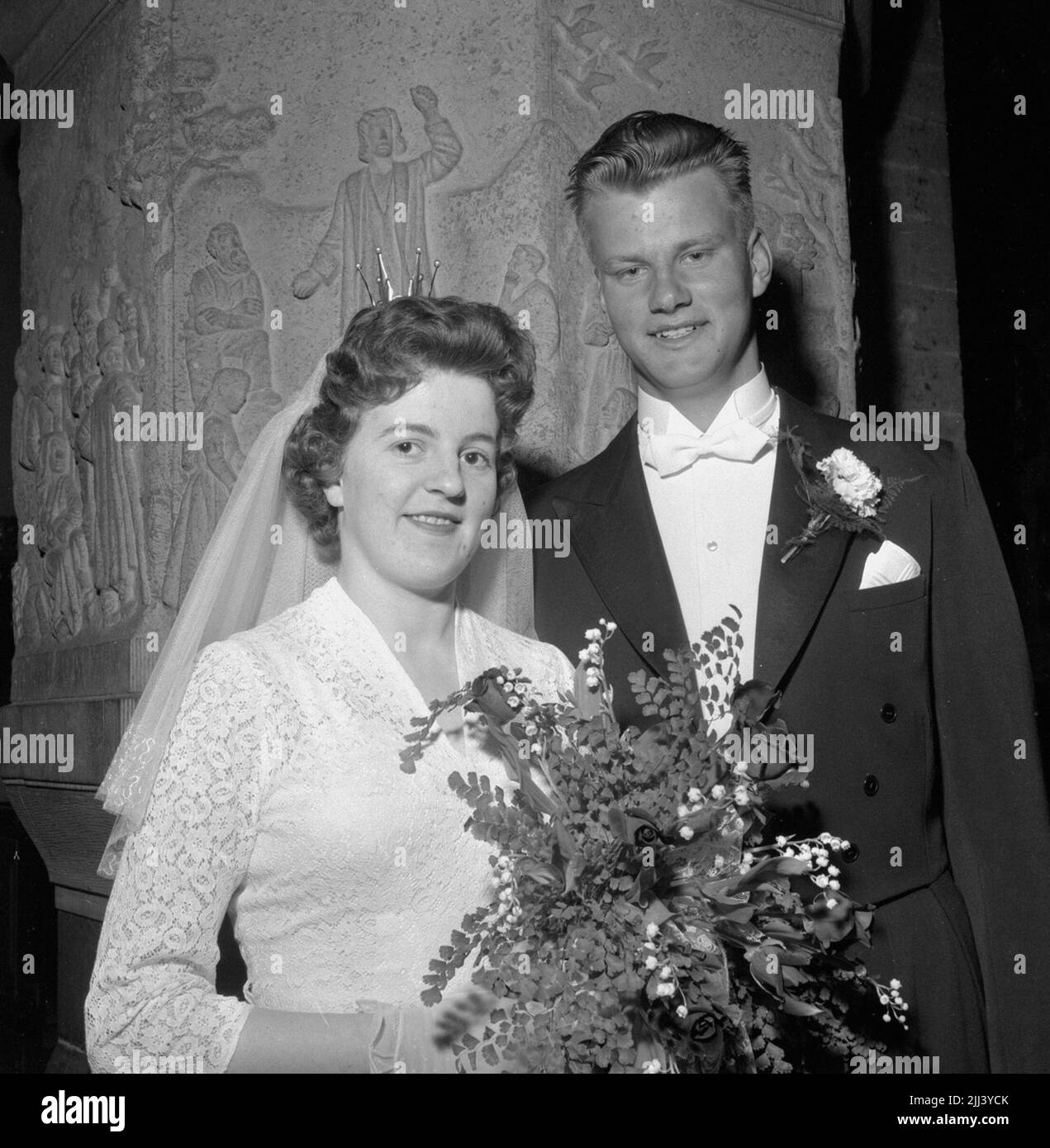Bridal couple for the UN.31 March 1959 Stock Photo - Alamy