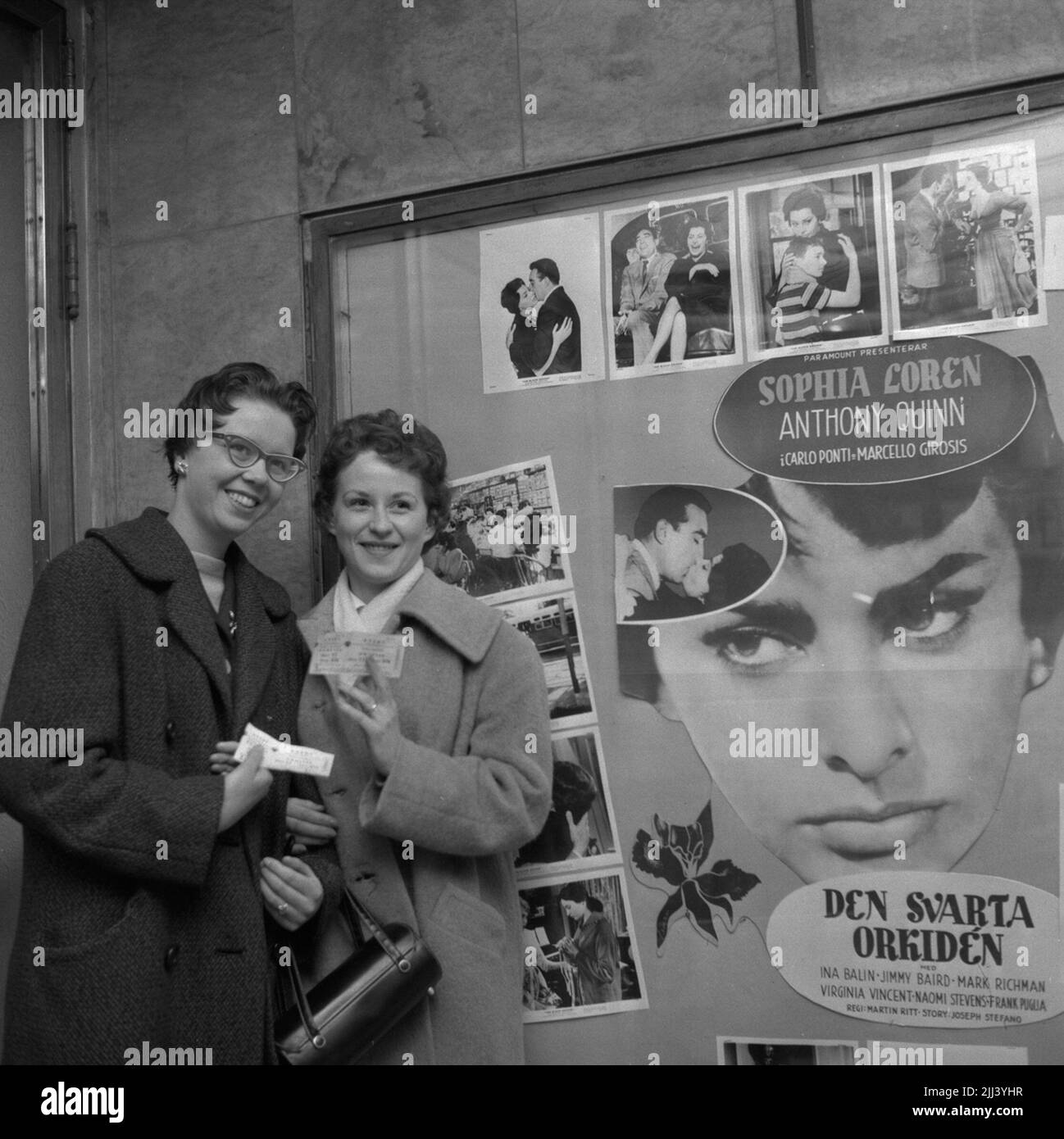 Historical film screen hi-res stock photography and images - Alamy