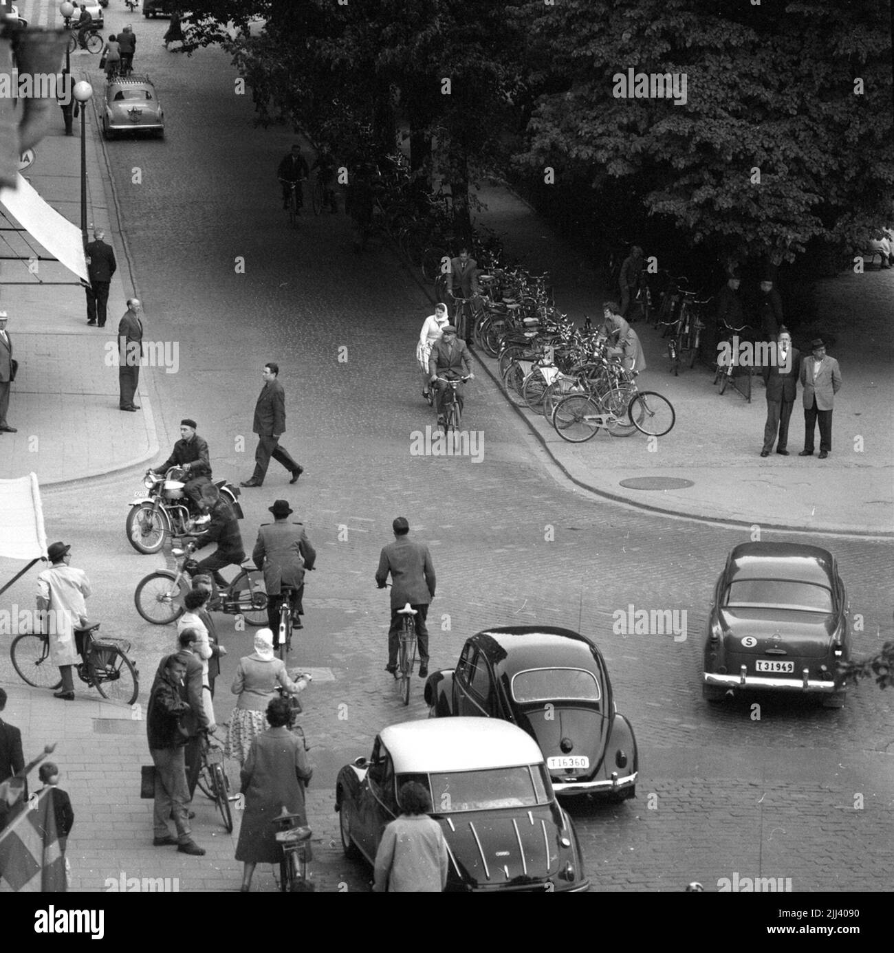 Left hand of the road Black and White Stock Photos & Images - Alamy