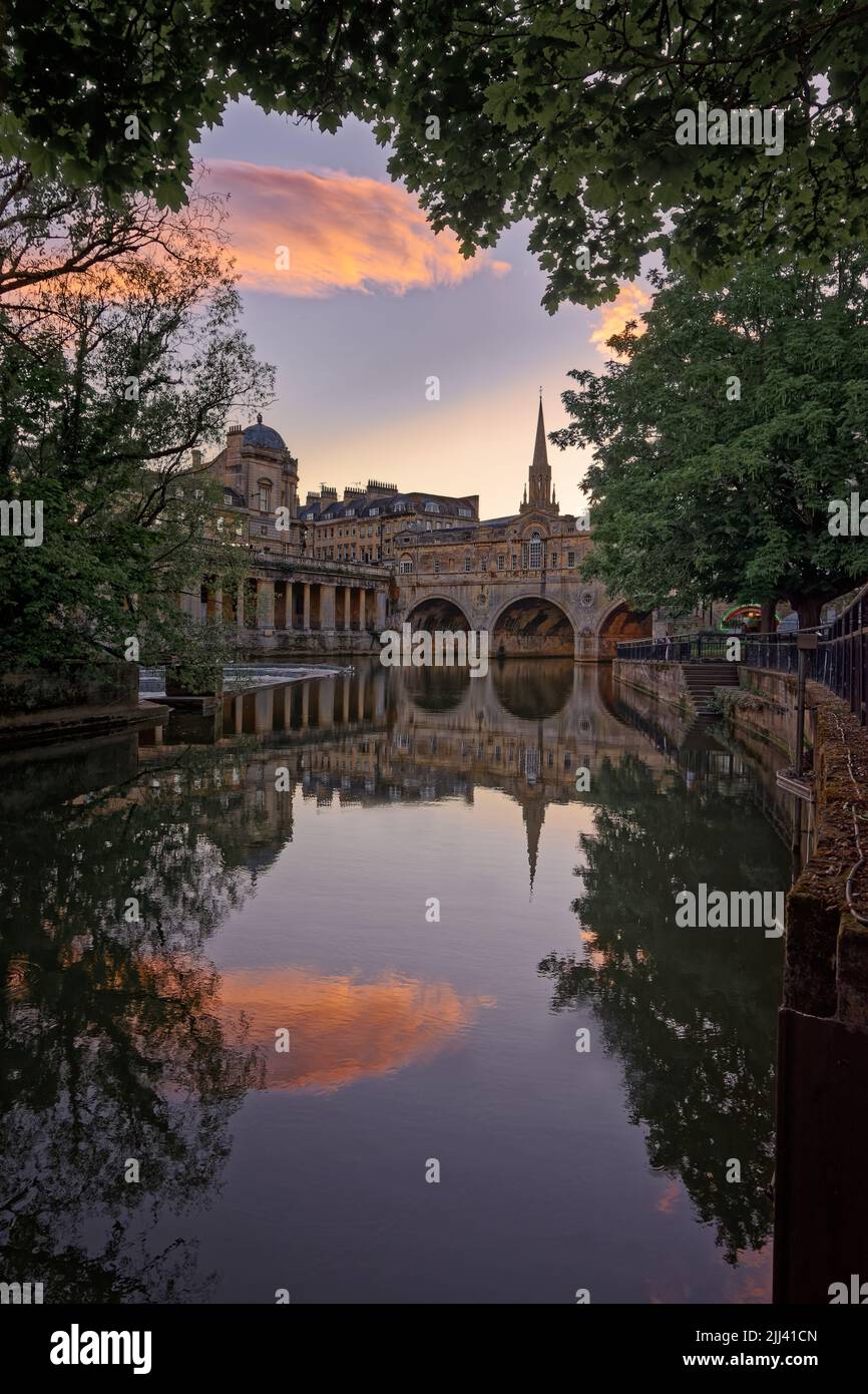 Walk around bath hi-res stock photography and images - Alamy