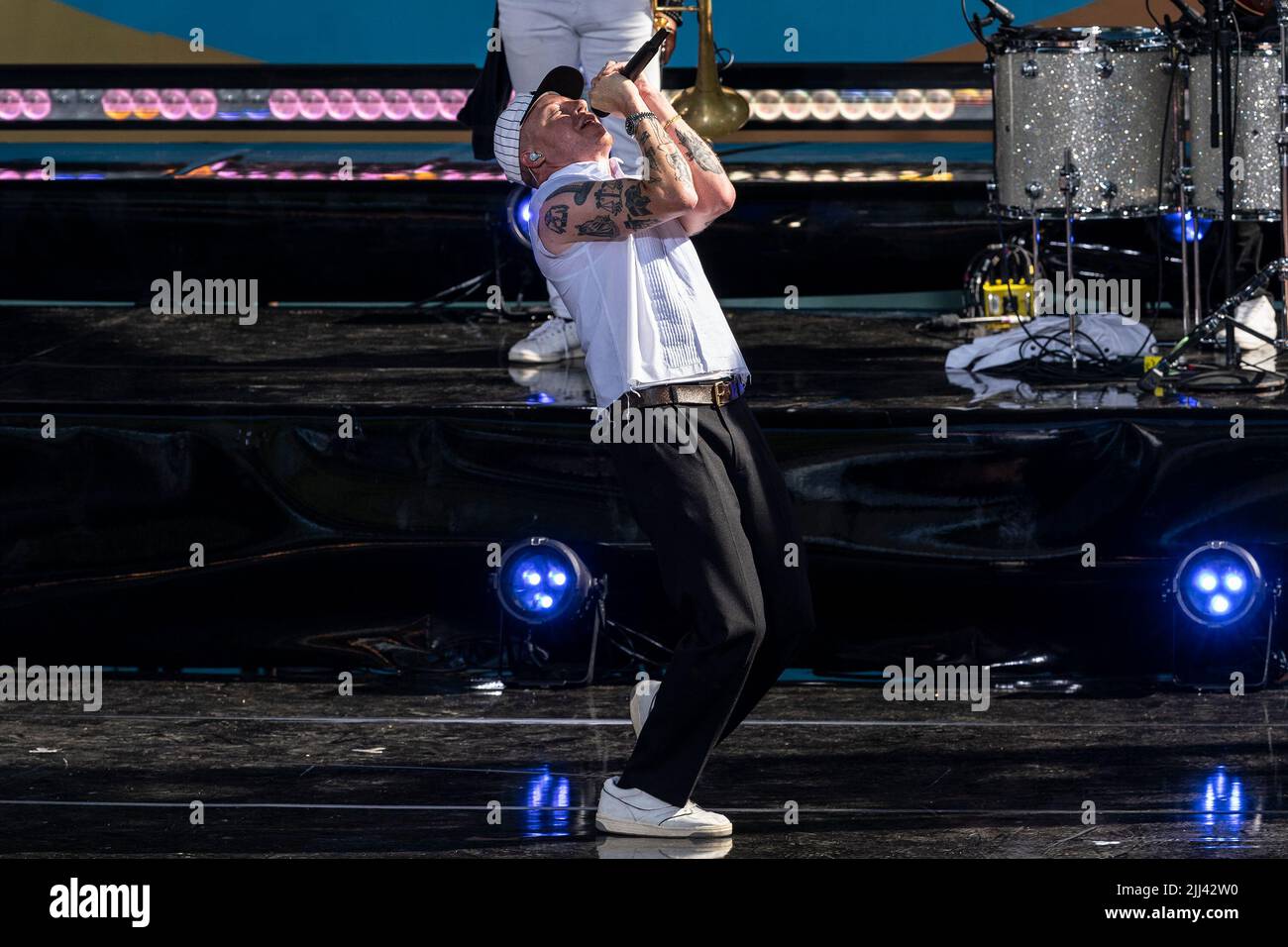 Tones and i singer hi-res stock photography and images - Alamy