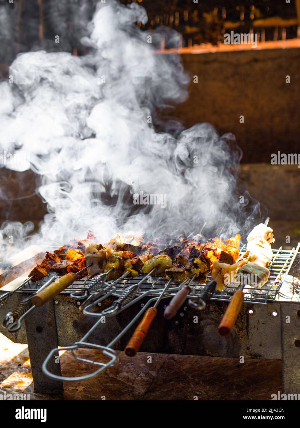 Moroccan barbecue smoke and delicious meat Stock Photo - Alamy