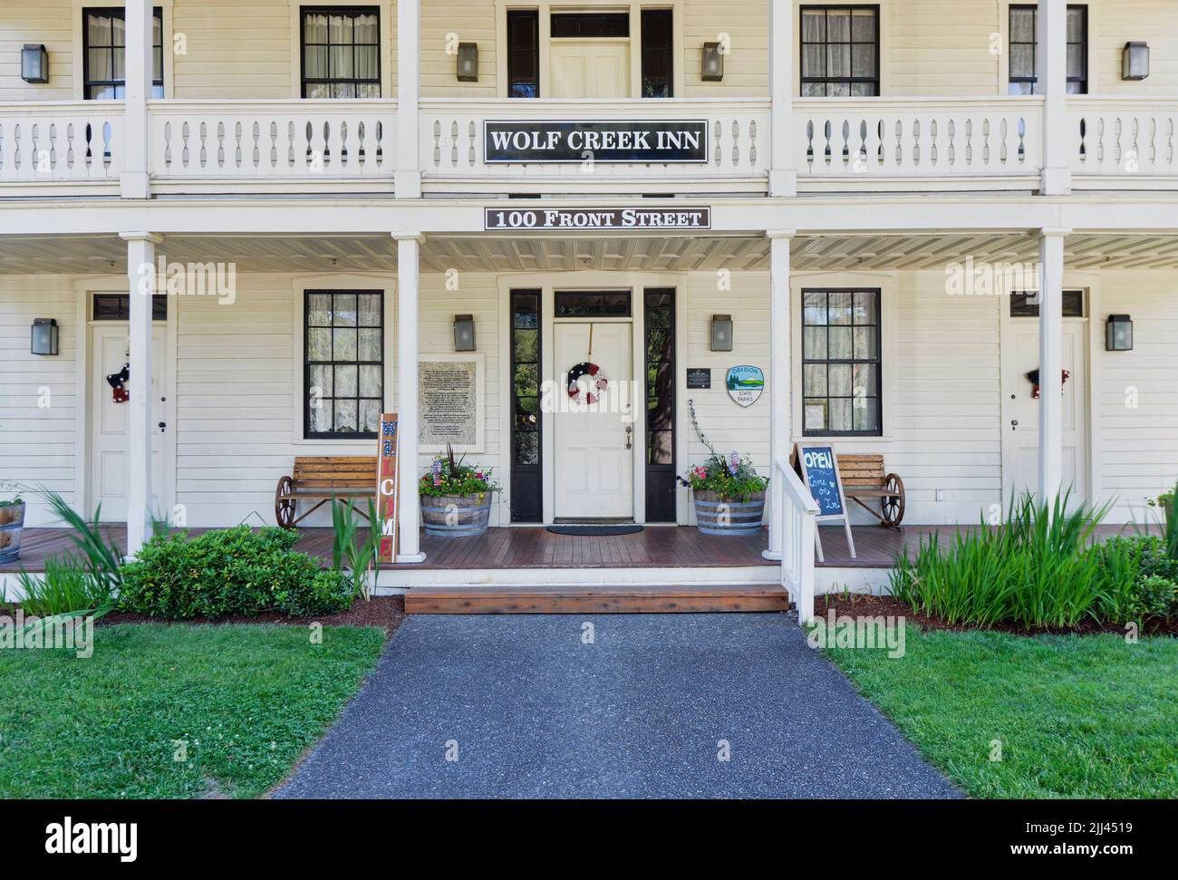 Exterior of hotel with staircase hi-res stock photography and images ...