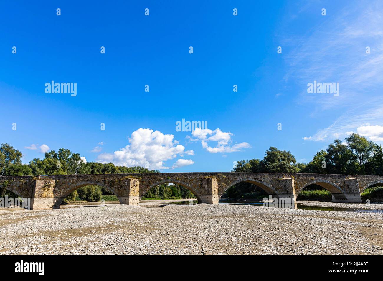Stone arch bridge, Ponte Buriano, over the river Arno, near Arezzo ...