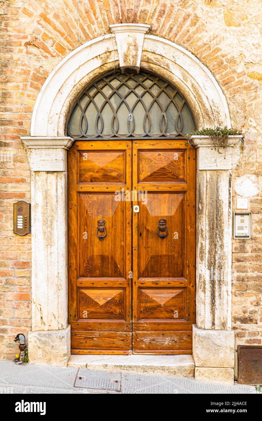 Round arched door hi-res stock photography and images - Alamy