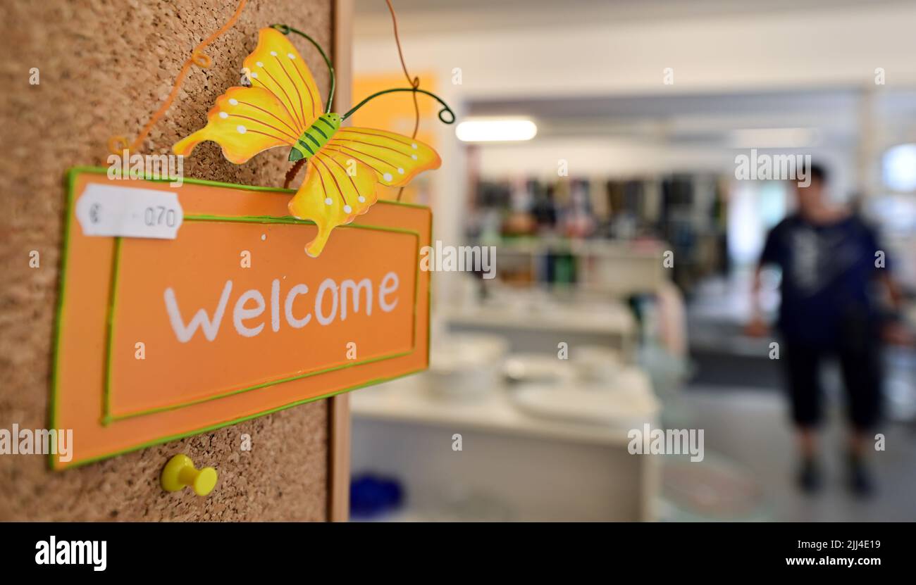Erfurt, Germany. 21st July, 2022. Welcome is written on a sign with a ...