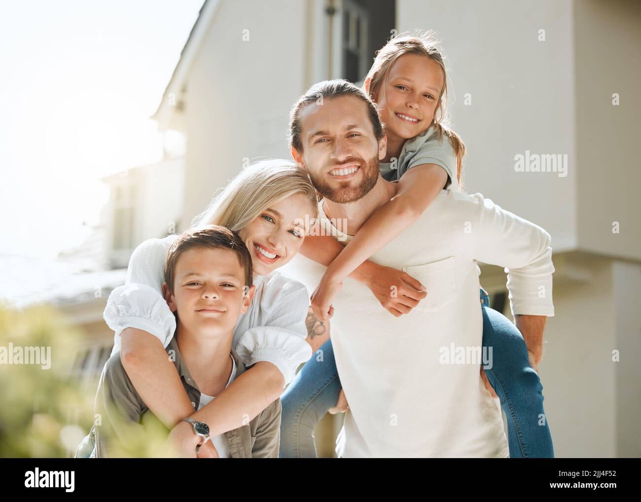 Child standing outside hi-res stock photography and images - Alamy
