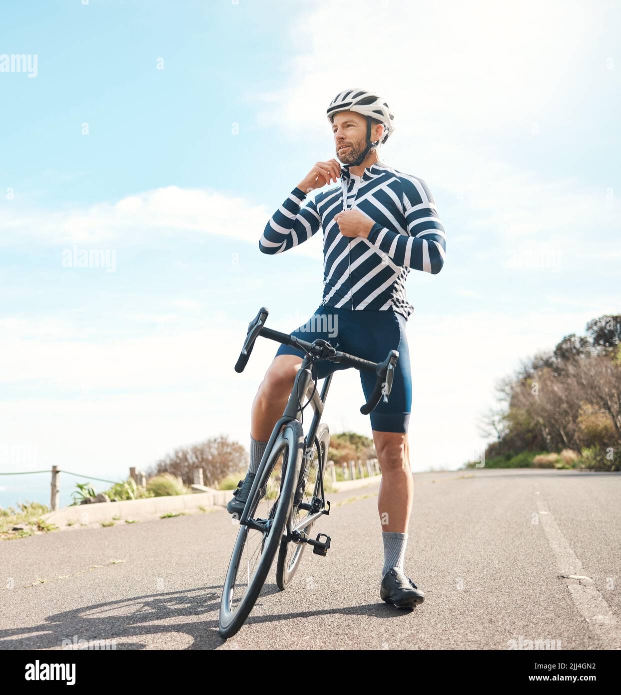 Man cycling hi-res stock photography and images - Alamy