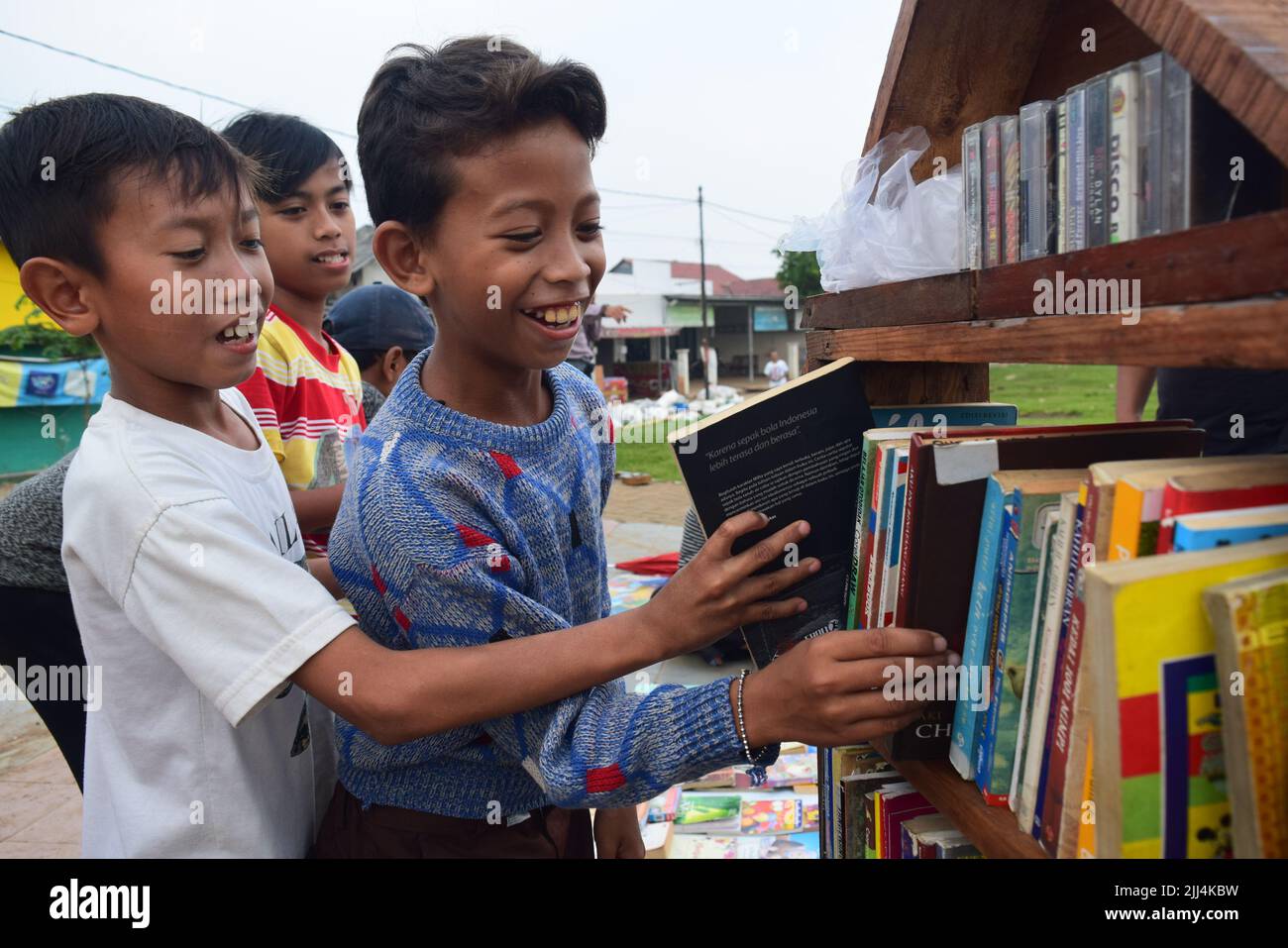 Indonesia, 2021 : children reading a book in a public space park at ...