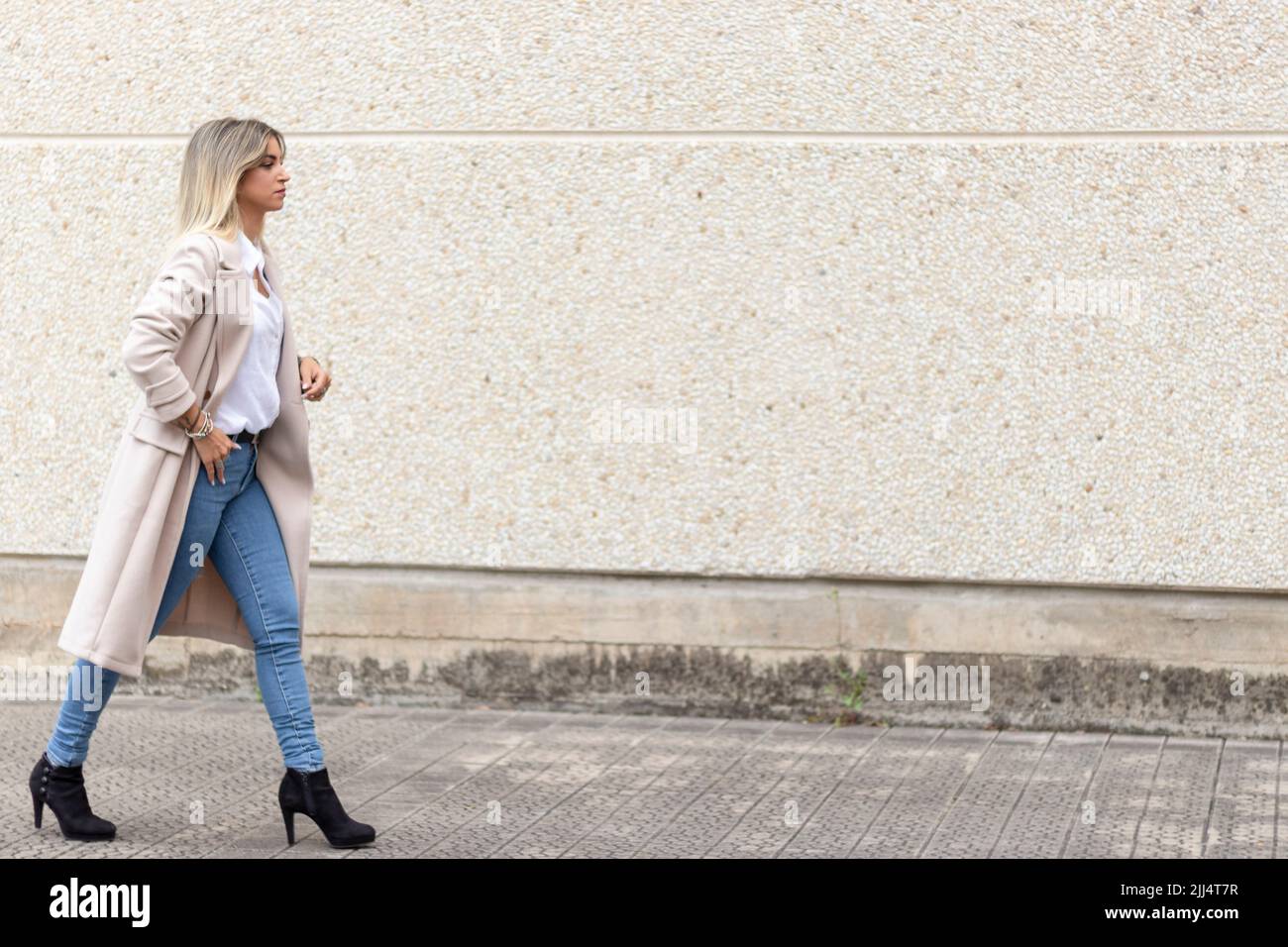 business woman walking down the street Stock Photo - Alamy
