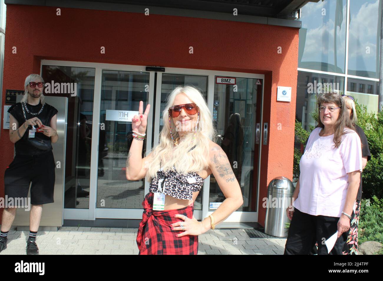 Hannah (eigentlich Petra Lechner) bei der Ankunft zu den Proben zu ...