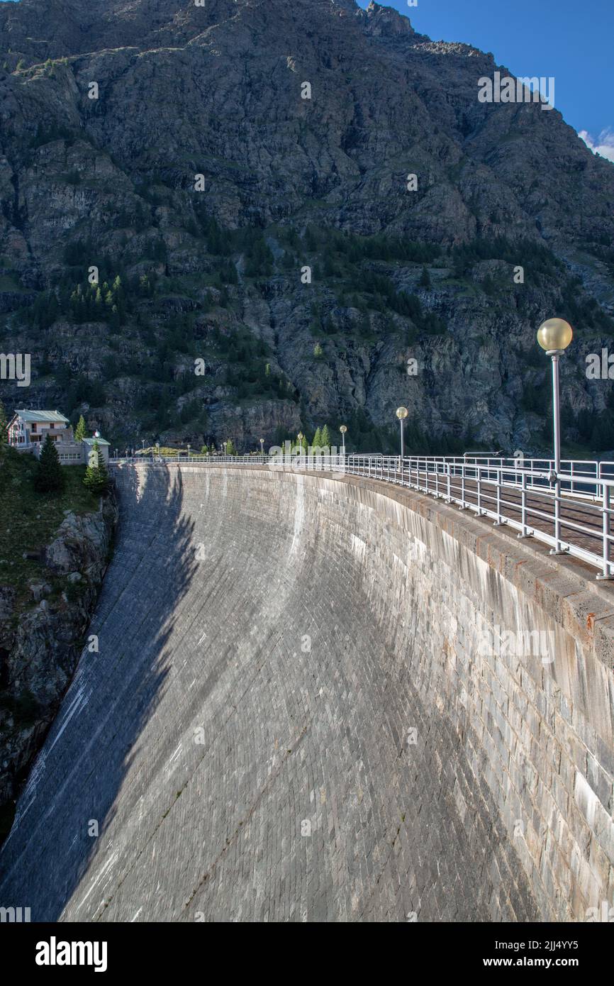 The amazingly beautiful dam and the lake of Campo Moro, Lanzada, SO ...