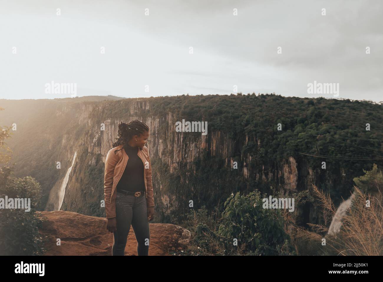 Woman stand young cliff hi-res stock photography and images - Alamy