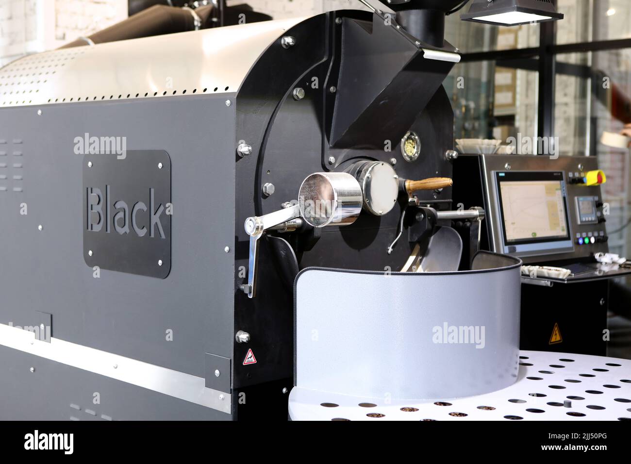 Innovative coffee roaster. Coffee export production for the consumer ...